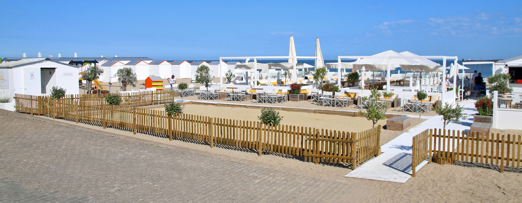 Strand Mood Beach te Knokke | Beachbar met terras en kinderspeeltuin