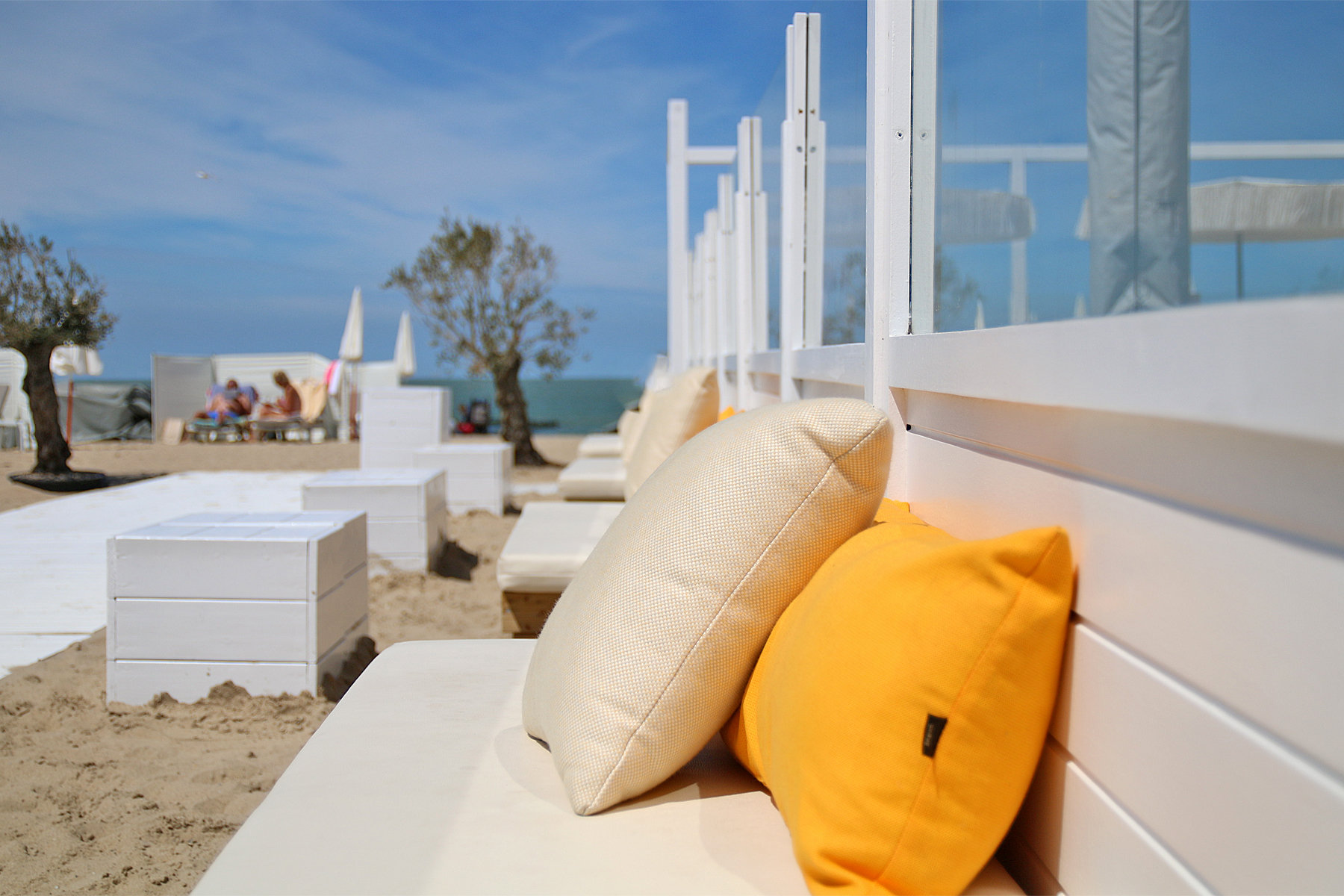 Strand Mood Beach te Knokke | Beachbar met terras en kinderspeeltuin