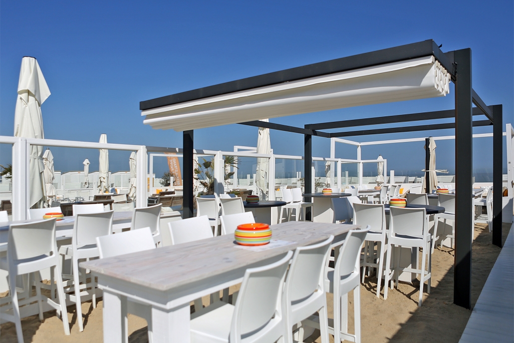 Strand Mood Beach te Knokke | Beachbar met terras en kinderspeeltuin